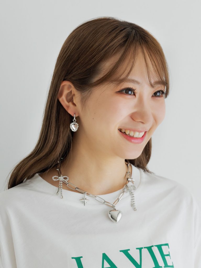 ニコのアクセ - tiny tiny人気スタッフRikaに聞く夏のアクセサリースタイル | ニコの〇〇 | COLUMN 連載 | ニコアンド（niko and ... ）オフィシャルブランドサイト